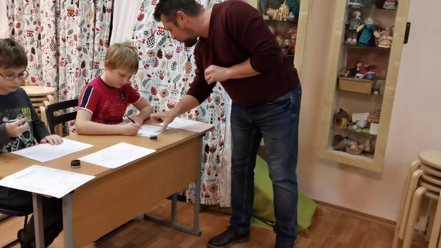 Фрагмент занятия программы "Каллиграфия", педагог Михаил Фролов, Центр "Рождество"