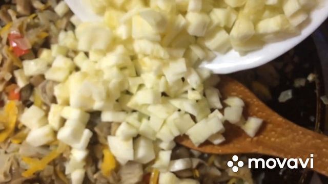 Кабачки фаршированные грибами и овощами. Суп из вёшенки.