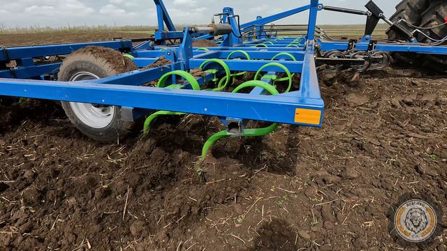 Обзор культиватора (КСОЛ 8ПС) в сцепке с МТЗ 2022.3 на первой весенней обработке почвы.