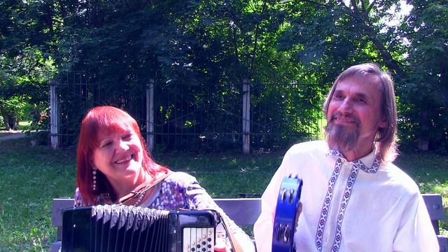 ЧТОБ НЕ БИЛА МАЯТА - задорная песня: Анатолий Пережогин (слова,музыка,вокал), Раиса Криницкая (баян)