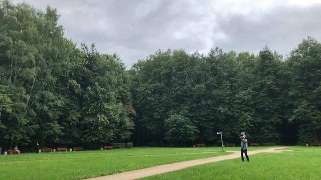 Летающая тарелка - кидаем чтобы вернулась!