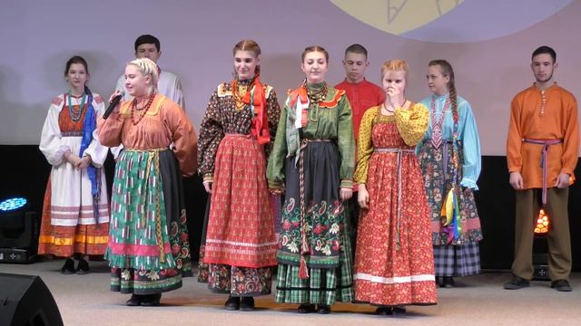 012 Представление Девушек