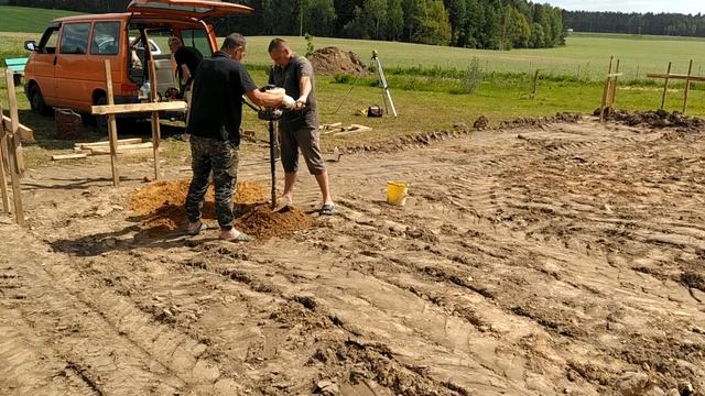 Бурение мотобуром скважин для фундамента ТИСЭ. Минская обл.