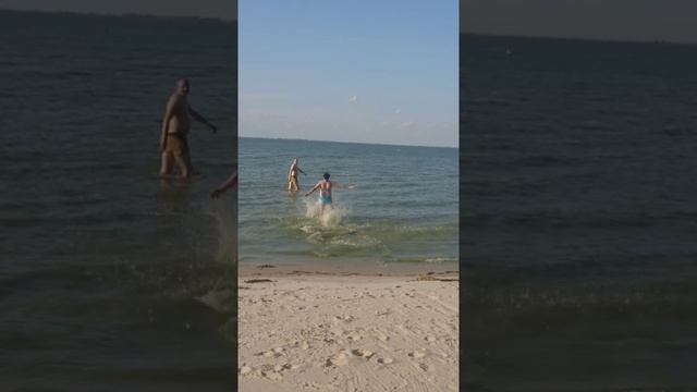 Подруга жены первый раз на море. Азовском.