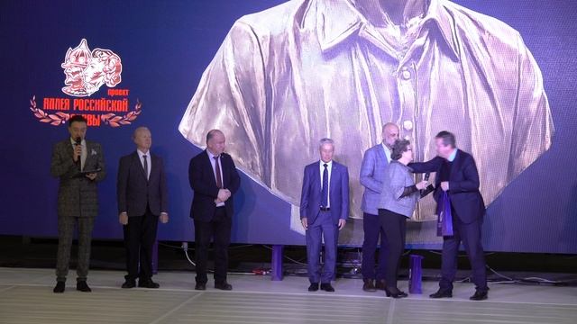 Награждение юбилейной медалью "100-лет со дня рождения Александра Зиновьева"