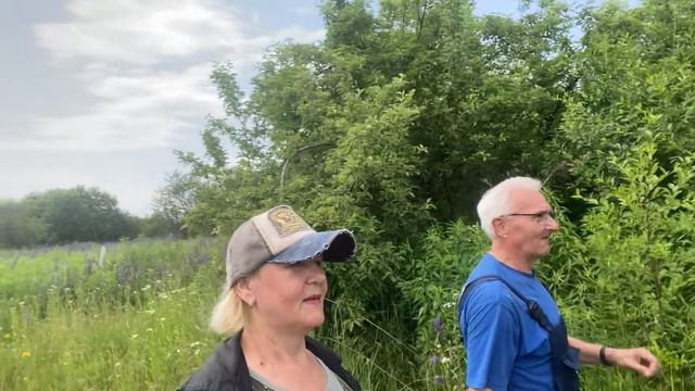 Насыщенный выходной день. И по магазинам и по полю, и на даче и в доме...Наш пострел везде поспел