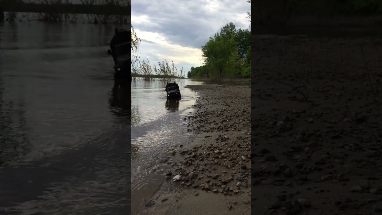 Урал вдоль реки #crawler #rc #rccar #rclife #rcmodel #scale #wpl #wplrc #rctruck #урал #scaletruck