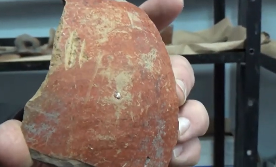 Фрагмент алхимической посуды с раскопа по улице Луначарского, 14А