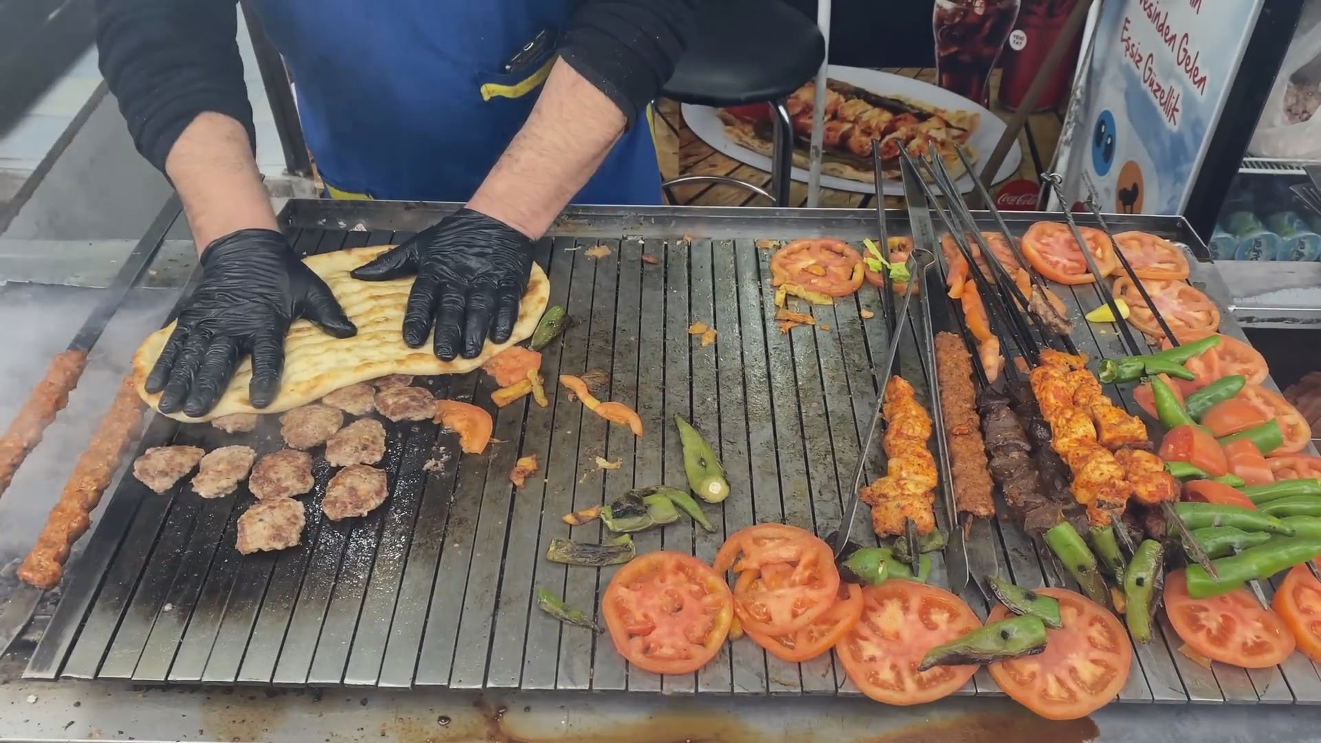 Денер, кебаб и пицца. Турецкая уличная еда