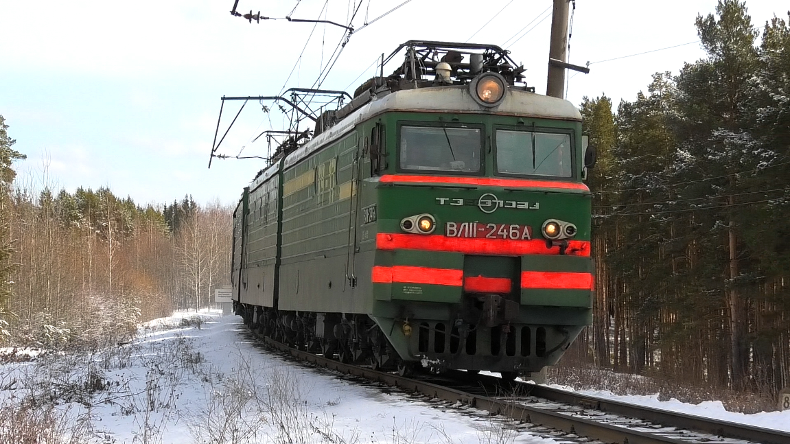 ВЛ11-246/247 Б с грузовым поездом и приветливой бригадой