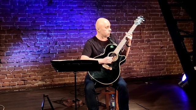 Александр Непомнящих  -  Девушка в кофейне