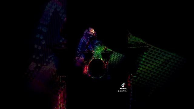 Аудиореактивный барабанщик