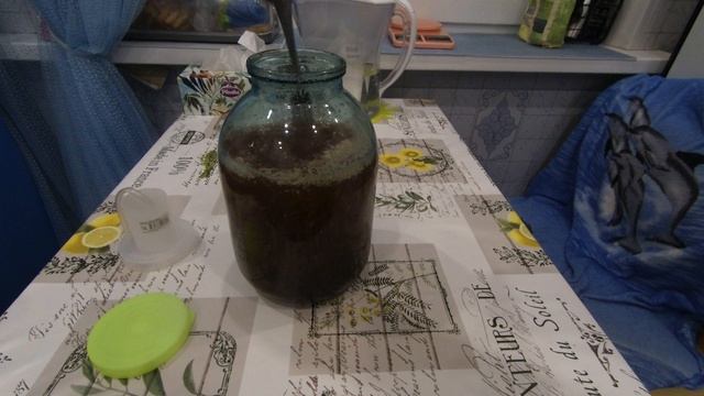 Делаем бюджетное бухло. Малиновое вино из малинового варенья.