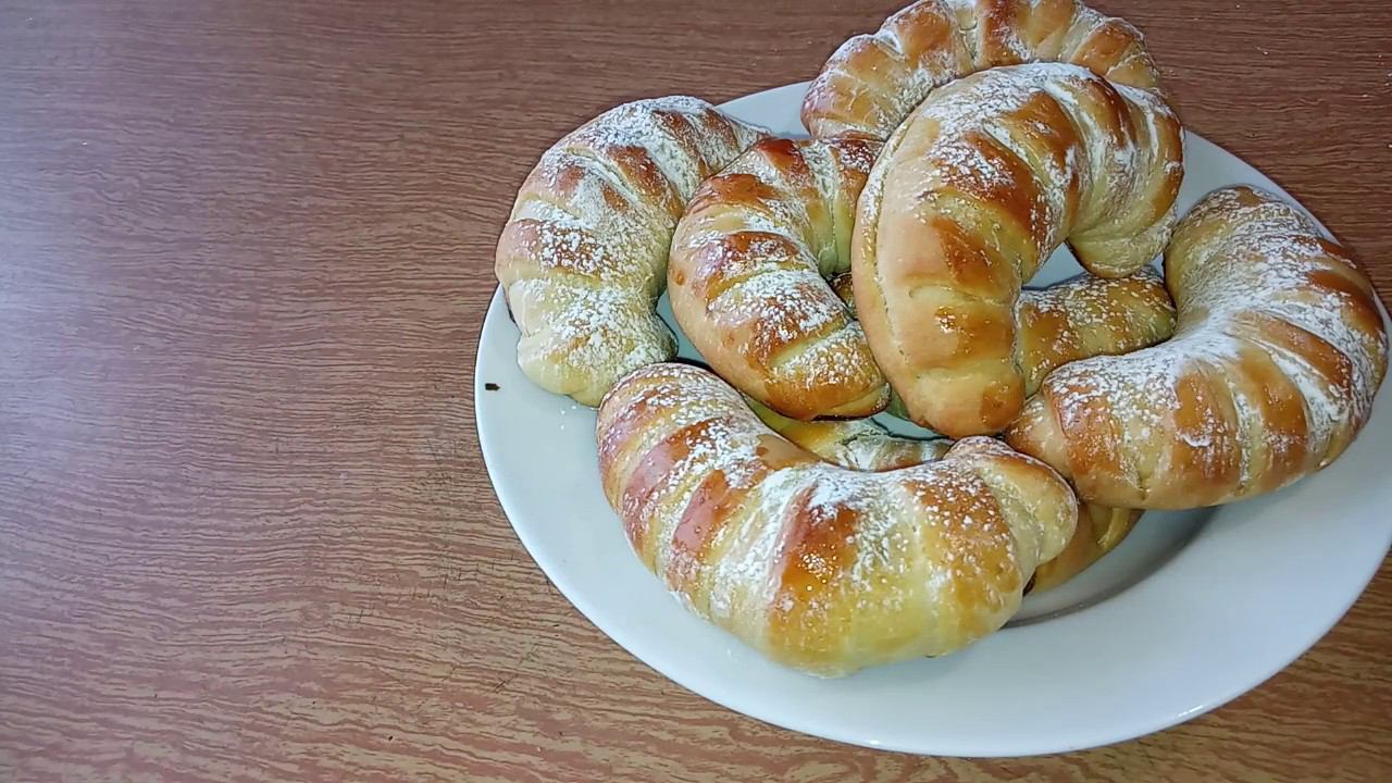 С песней веселее//рогалики с вареной сгущенкой