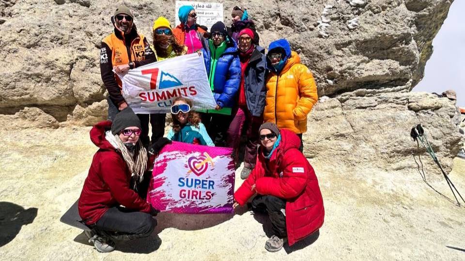 Фрагменты восхождения группы Клуба 7 Вершин проекта Super Girls на вулкан Демавенд