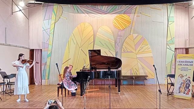 Гукасян Марине, Аратюнян Ангелина. "С днем 8-го марта!"