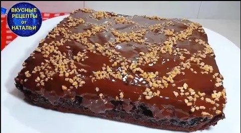 Очень вкусный, нежный пирог с вареньем, орехами. Рецепт без яиц и молока.