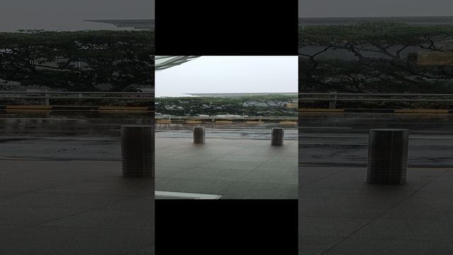 Дождь в Сингапуре. Вид из аэропорта. #shorts