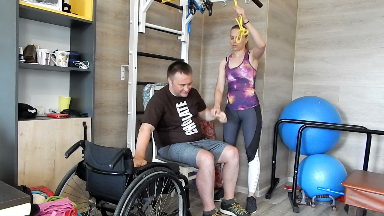 У61 ПОСЛЕ ТРАВМЫ УПРАЖНЕНИЕ ДЛЯ УКРЕПЛЕНИЯ МЫШЦ СПИНЫ С РЕЗИНКАМИ УЗКИМ ХВАТОМ! ЛФК ДОМА!