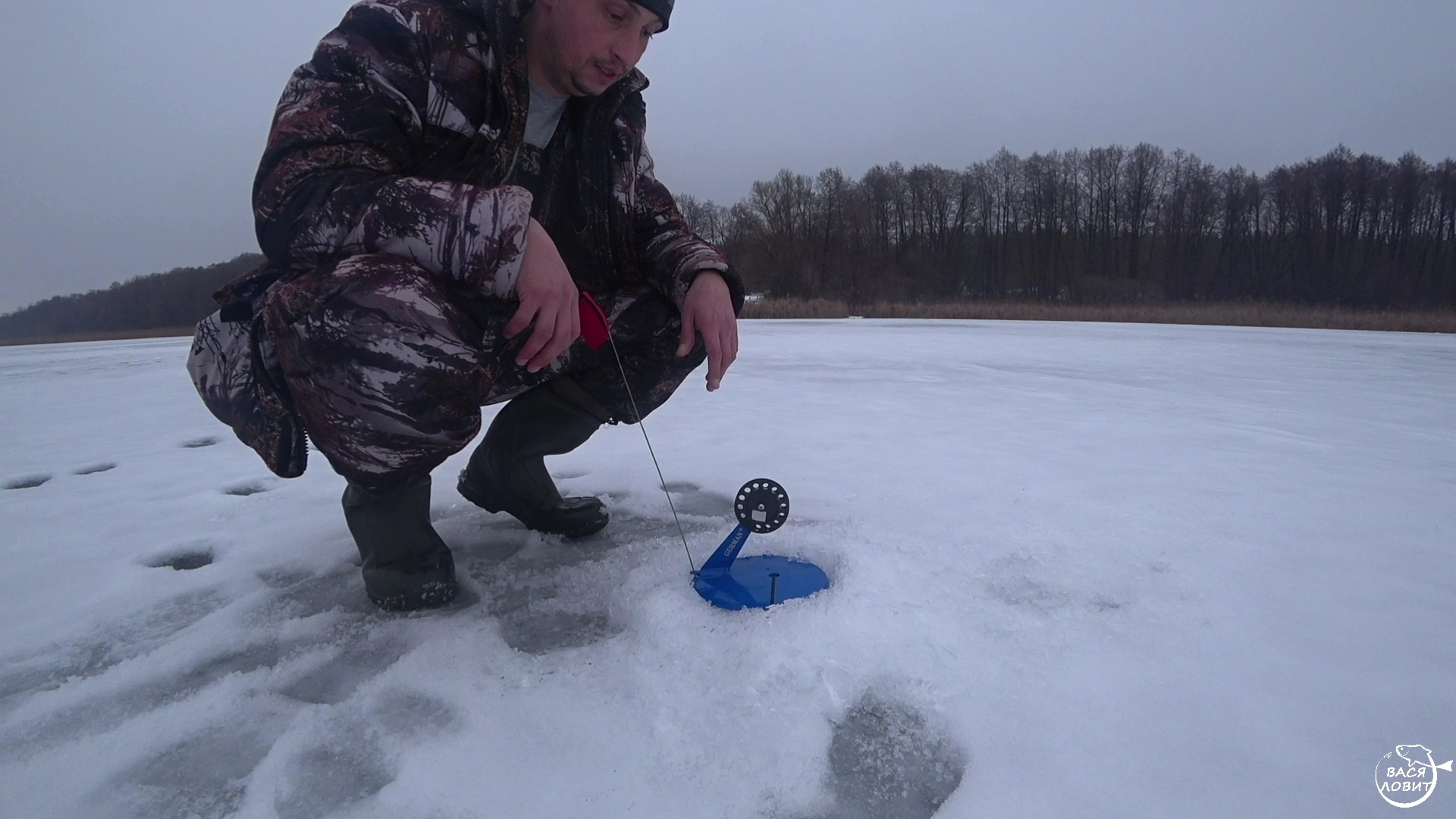 Поставил жерлицы, что бы не было скучно ловить живцов. И тут понеслось... (16.01.2021)