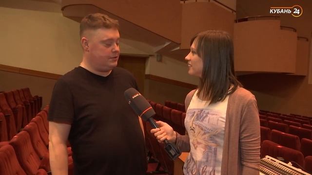 Актер Михаил Павлик - по настроению зала я понимаю, легко будет или нет