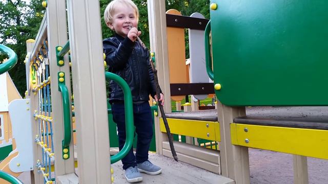 Марк - третий год