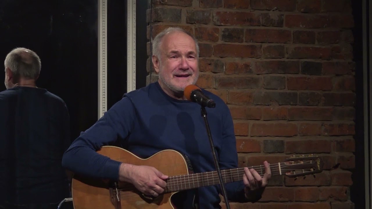 Шипучее вино. Поёт Алексей Иващенко