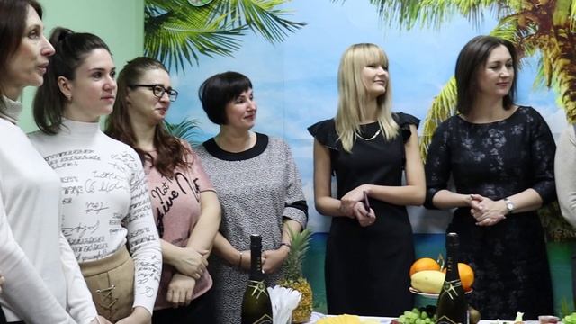 Назад в 8 марта. Смотреть до конца. После официальной части - тропическая фотосессия.