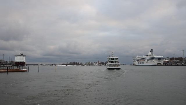 Паром в Свеаборг (Sveaborg — Шведская крепость) или Суоменлинна (Suomenlinna — Финская крепость).