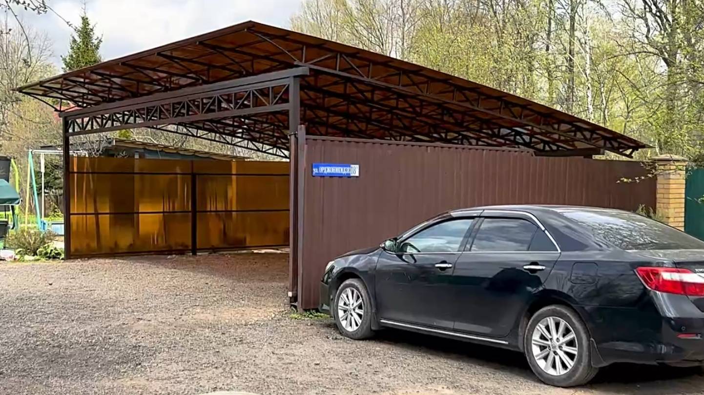Навес из поликарбоната на 3 машины 9*8 от мастерской #спецкаркас #навеснатримашины