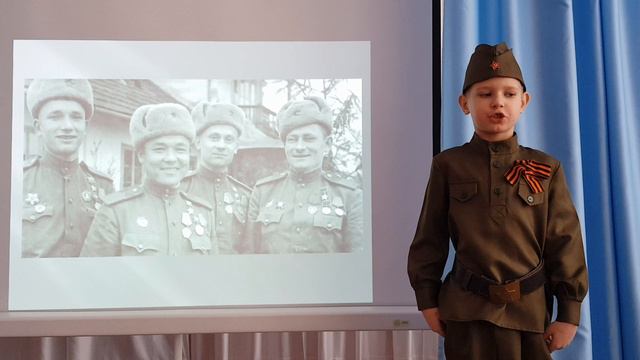 Казакова Р. "На фотографии в газете". Читает Глушок Алексей.