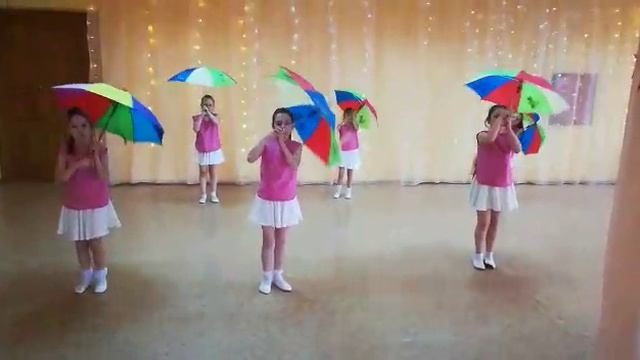 "Танец с зонтами"