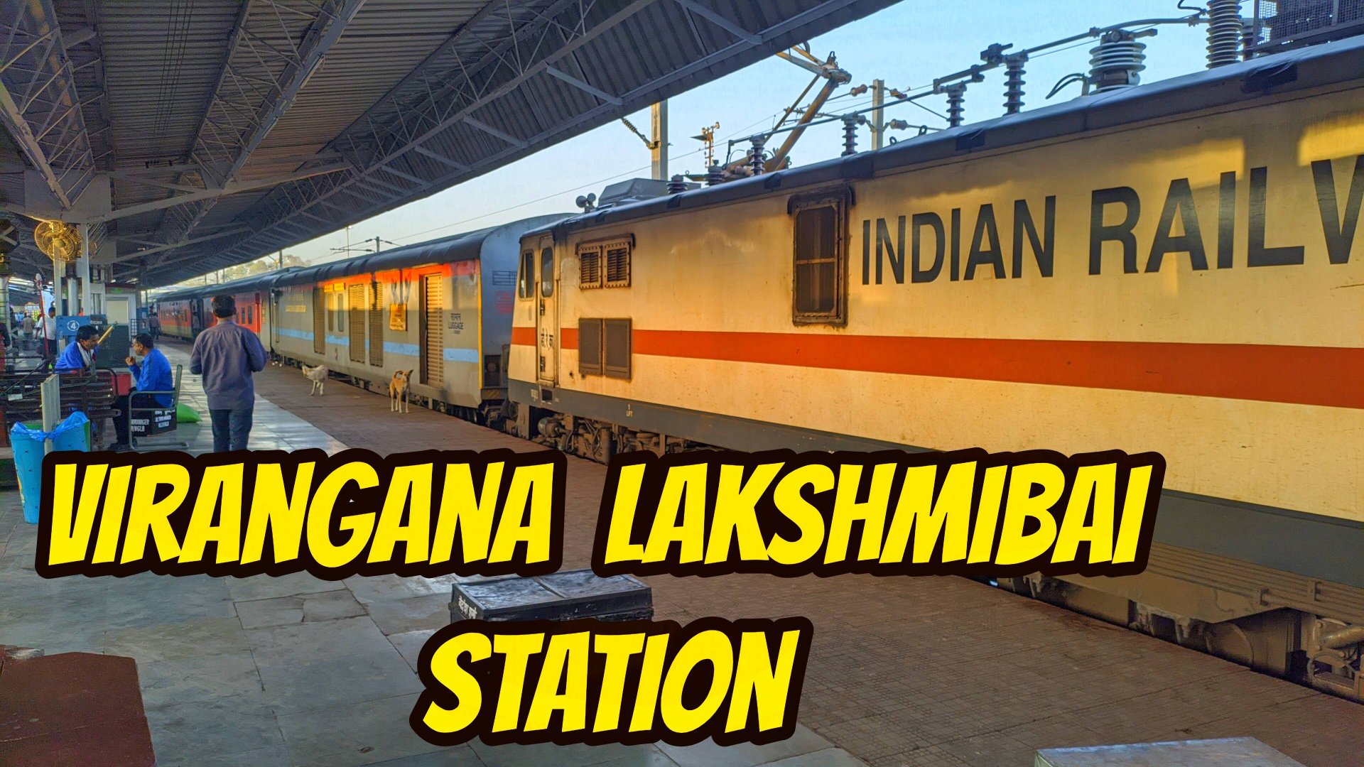 поезд прибывает на станцию утром