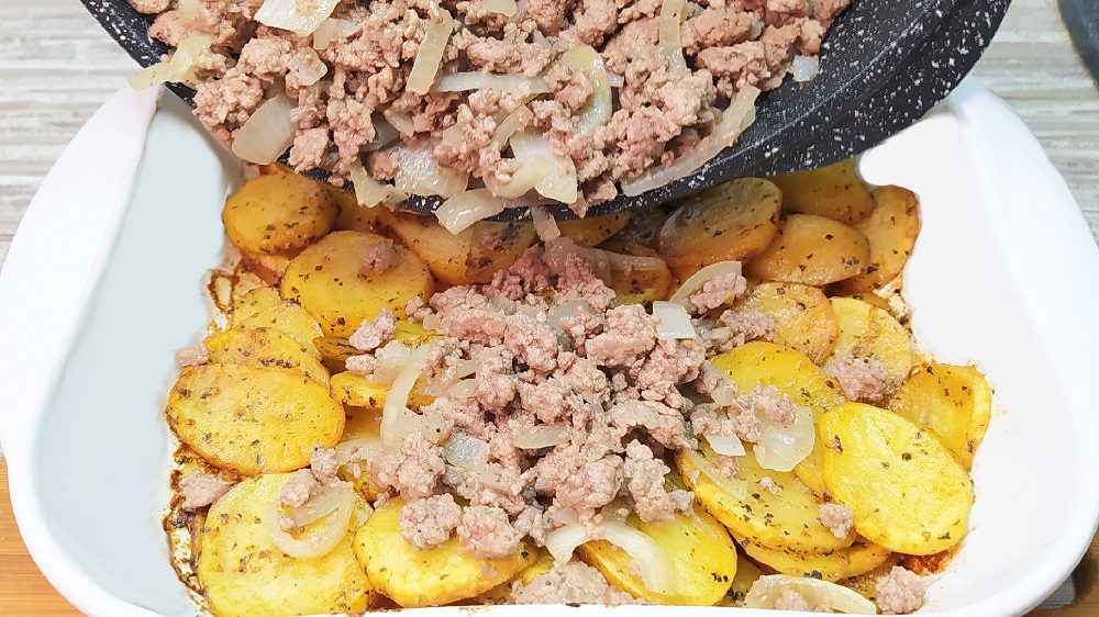 Простой рецепт картофеля с фаршем за 30 минут