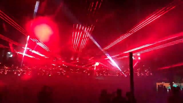 Лазерное Шоу- применяются красные ЛАЗЕР БАРЫ kvant laser