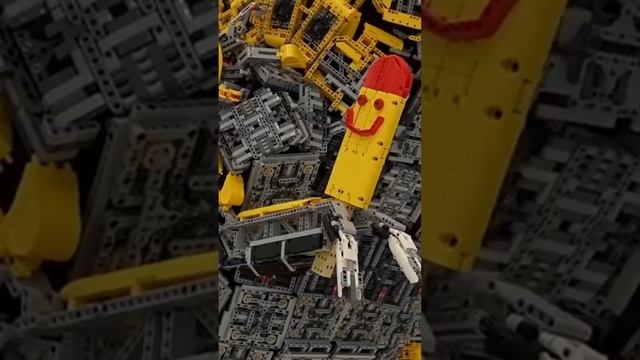 НЕ может быть!! Этого динозавра из лего собирали 10 лет!! #shorts