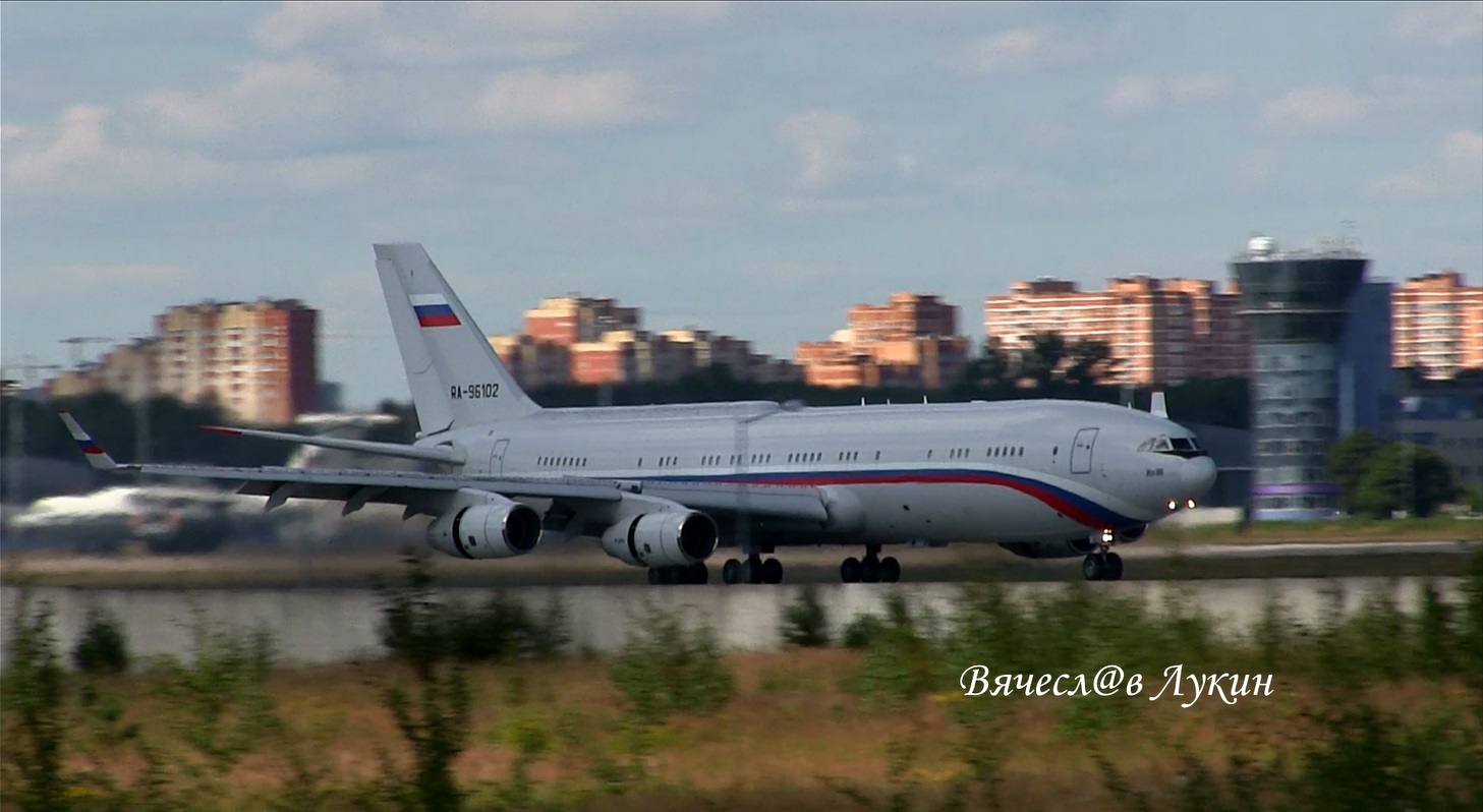Два флагмана, разной эпохи Ил-62М RA-86555 и Ил-96-400VVIP RA-96102