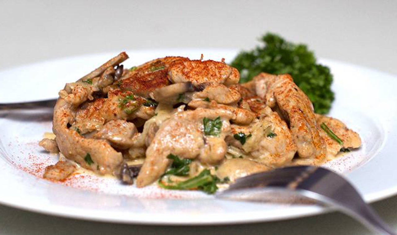 Мясо в сливочном соусе.