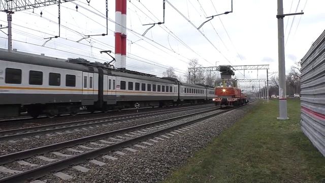 Эл-поезд ЭП2Д-0218 (ЦППК) приг. поезд №6592 Москва - Фаустово + мотовоз МПТ4-847 с ж/д платформой.