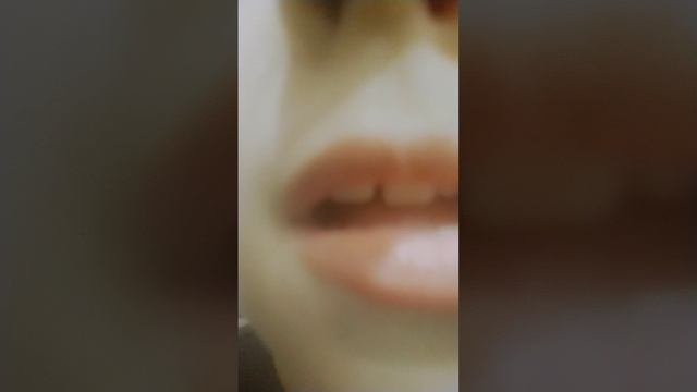 лежит на губах офигенно