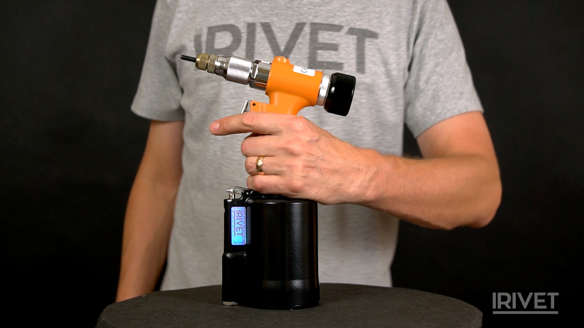 AIRPRO SA8907 - пневмо-гидравлический заклёпочник для установки резьбовых заклёпок от М3 до М10.