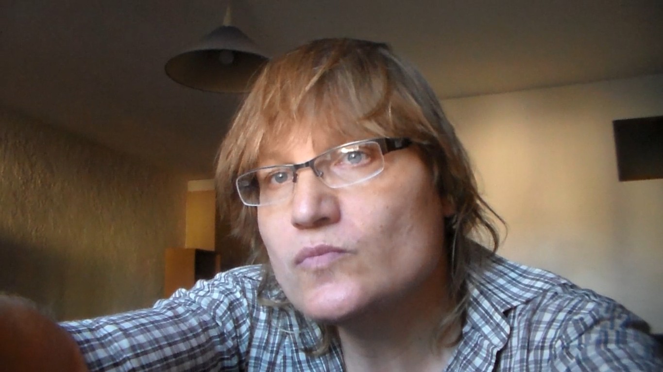 Essaye de toucher l'horizon / Alexander Kiriyatskiy, le poète - ÉG.