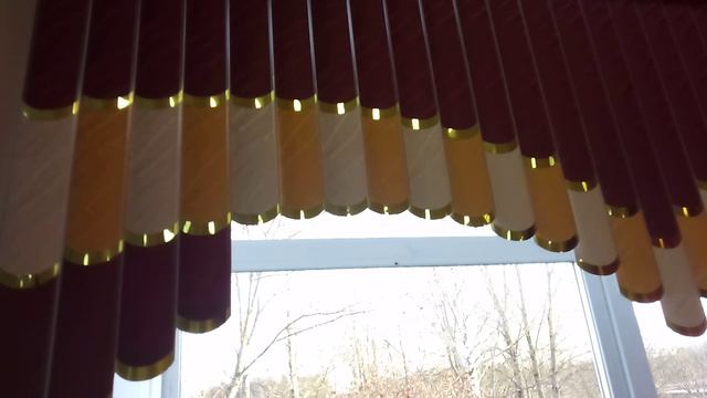 Мультифактурные жалюзи, от Компании SVIL в актовый зал школы.