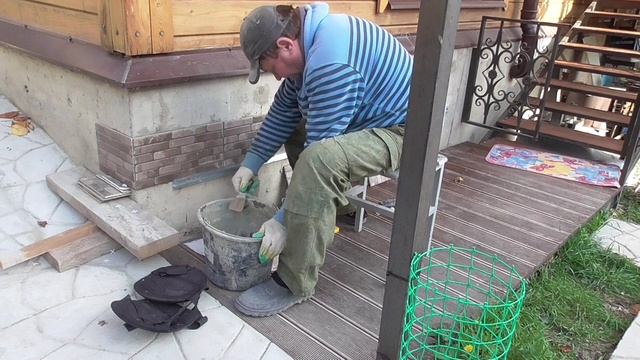 # 52. Обустройство искусственного ручья, садовых дорожек. Цоколь обложен плиткой.