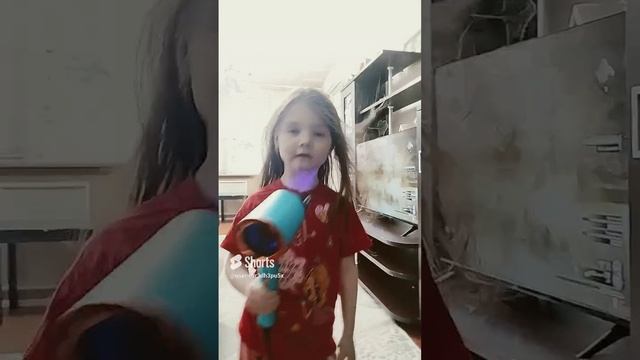 Алиса поет в фен #однадочкаидвасыночка