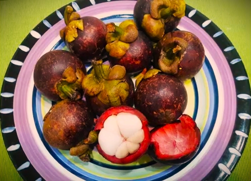 Мангостин и лучшая маска - пленка
Хорошее косметическое средство в составе все самое лучшее.