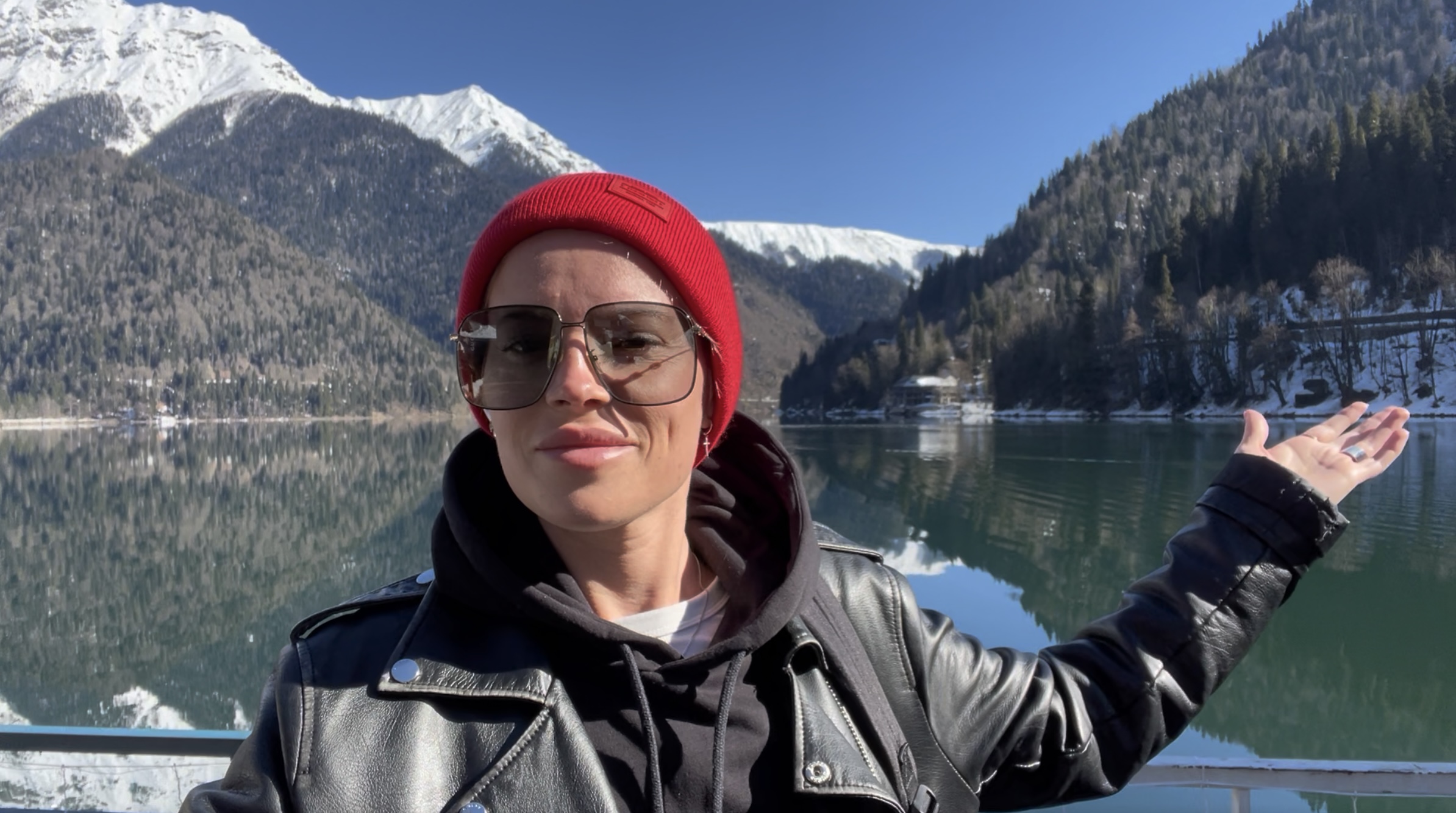 Абхазия Ч.2 озеро Рица, обед с видом на горы, село Лыхны, дегустация вина, дворец Чачба