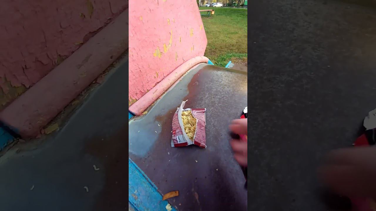 Что лучше: сухарики или роллтон?#shorts