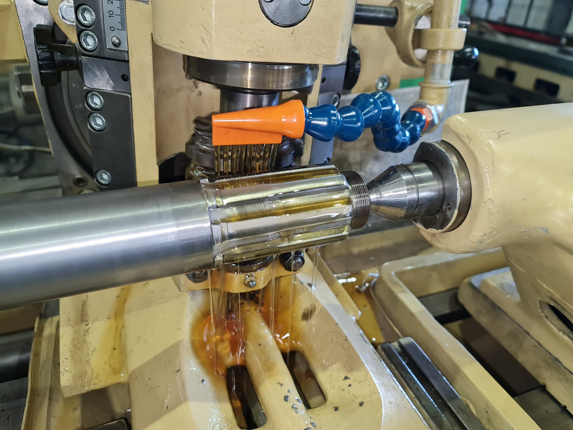 Изготовление шлицевого вала на резьбошлицефрезерном станке ZFWVG 250x2000 (Видео от производителя)