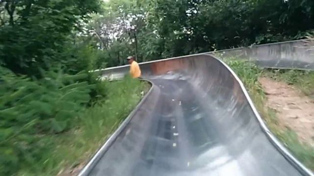 Спуск с горы металлическому жерлу в Далянь.mp4